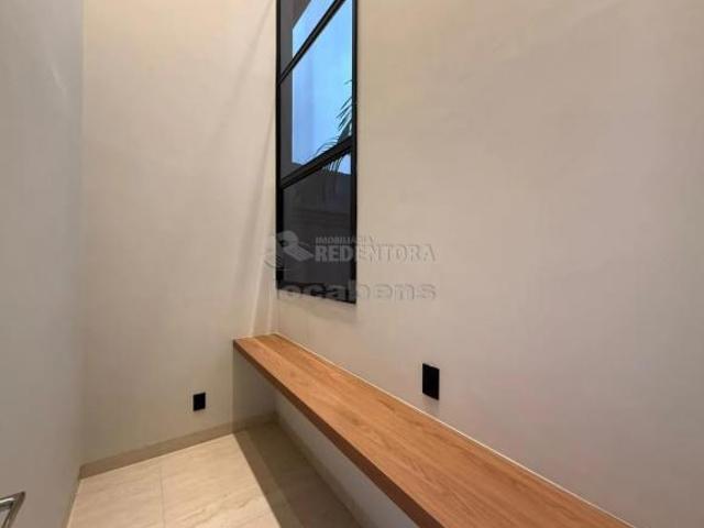 Casa nova a venda com 03 quartos, sendo 01 suíte com closet, armários planejados, piscina e energia