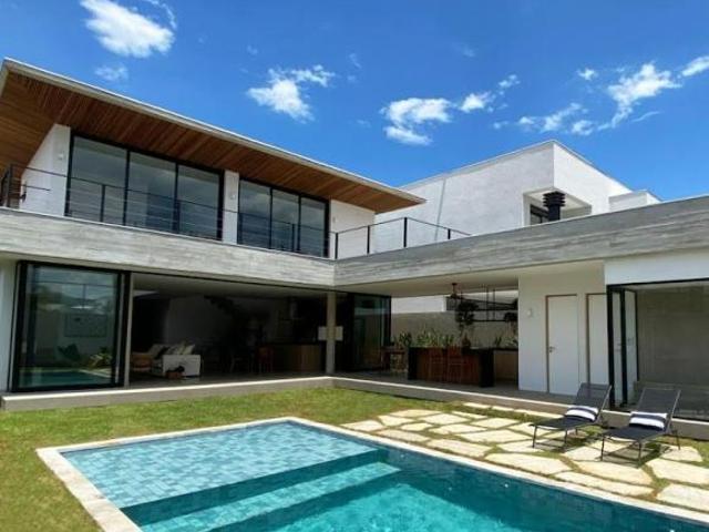 Casa Nova à venda com 05 suítes, 04 vagas Jardim Acapulco Guarujá SP
