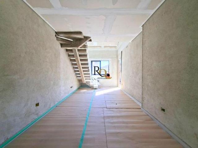 CASA NOVA Á VENDA COM ÁTICO NO CAJURU 03 QUARTOS 1 SUÍTE COM TERRAÇO 02 VAGAS