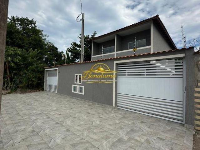 Casa nova á venda com piscina e até 5 vagas em Mongaguá – 500m da praia
