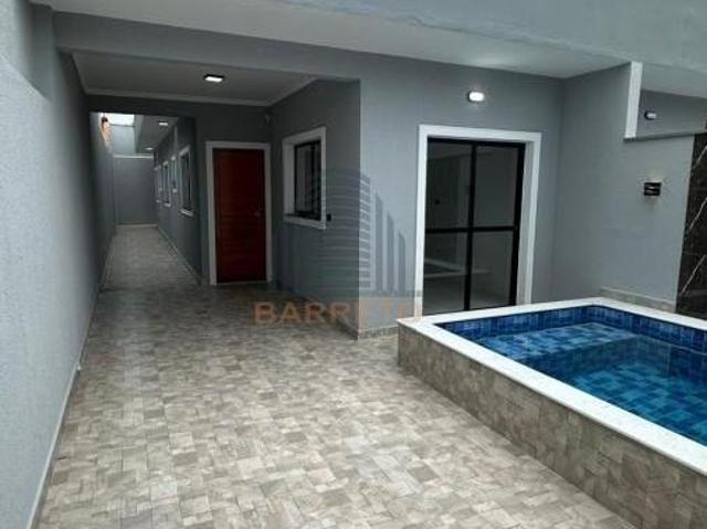 CASA NOVA Á VENDA, COM PISCINA E PERTO DA PRAIA EM MONGAUÁ