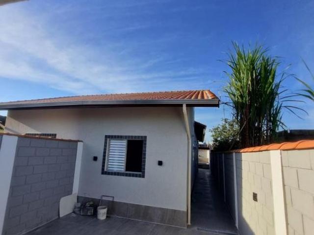 Casa Nova á venda com Piscina em Itanhaém | Bairro N. S. do Sion