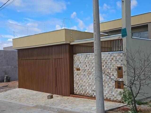 Casa Nova à Venda ? Conforto e Lazer para Sua Família! Apresentamos esta casa recém construída, com