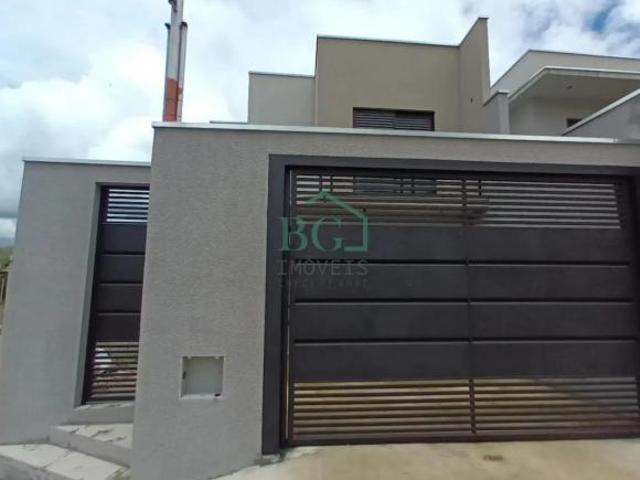 Casa nova à venda em bairro residencial próximo ao centro de Poços de Caldas