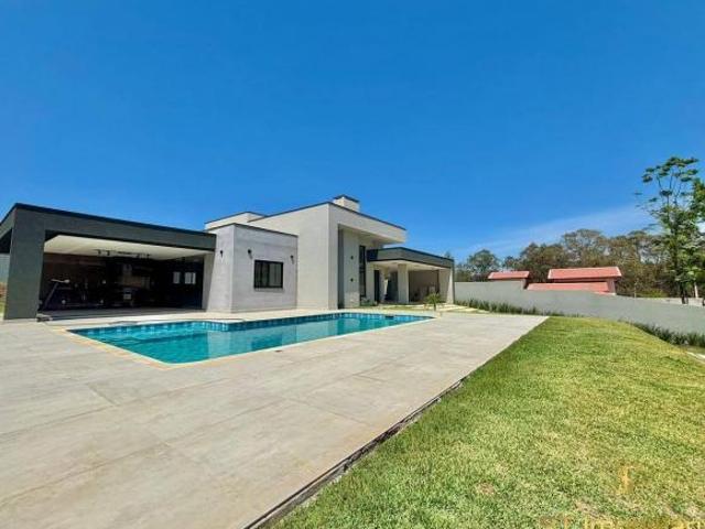Casa Nova à venda em Condomínio com Acesso a Represa Atibaia/SP!