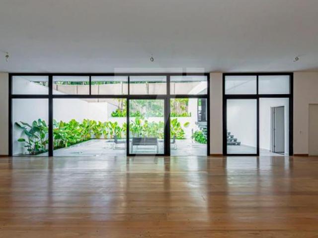 Casa nova à venda localizada no Itaim