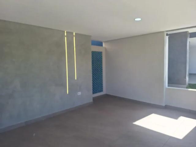 Casa Nova à venda, Loteamento Residencial Parque das Araucárias, possuindo 03 dormitórios sendo 01
