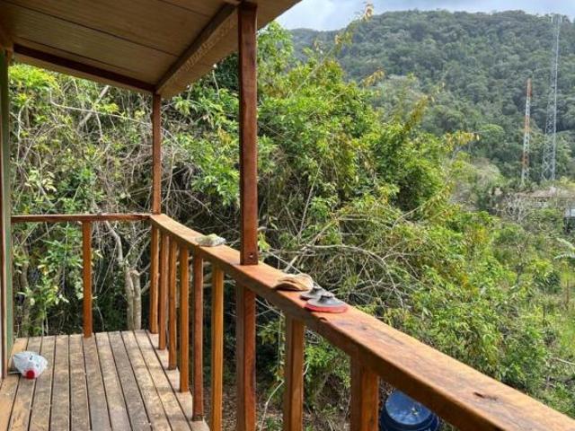 Casa NOVA à venda na parte alta da Vila Itamambuca