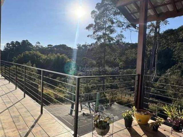 Casa Nova à Venda na Serra da Mantiqueira – Piscina e Vista