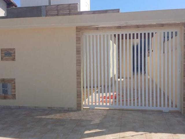 Casa nova à venda no Jardim Jamaica com piscina e suíte por R$ 430 mil
