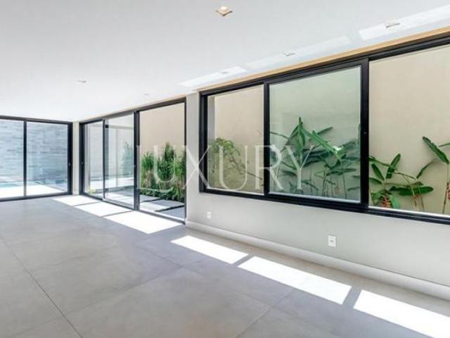 Casa Nova á Venda no Jardim Paulistano, 340m², 4 suítes, 4 vagas