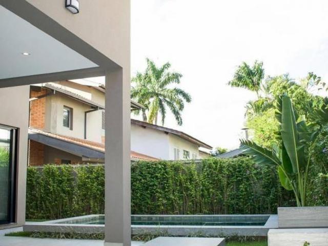 Casa Nova a Venda no Residencial Alphaville 3