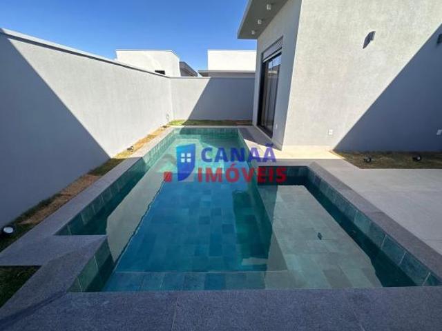 Casa Nova alto padrão, com 3 suítes e Piscina com prainha!