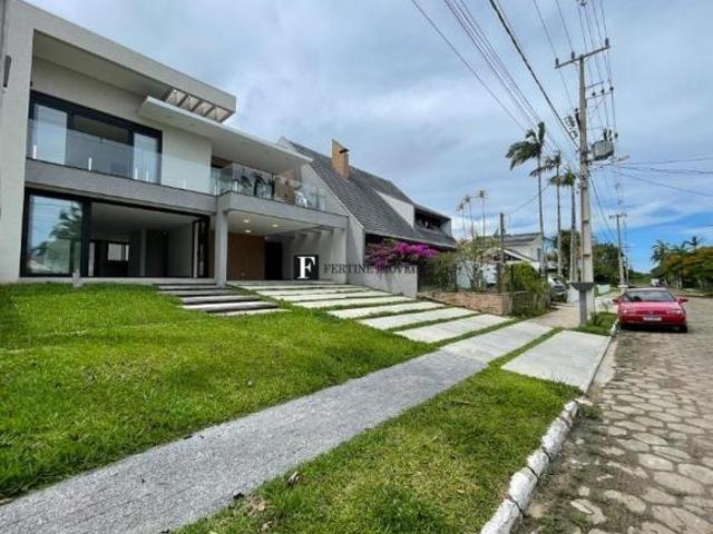 Casa nova alto padrão à venda no Atami