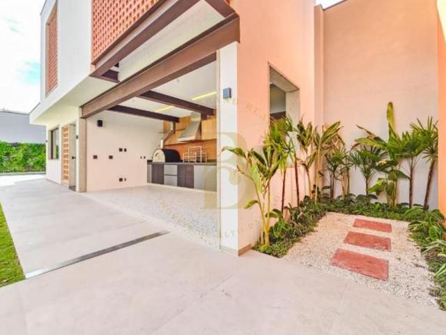 Casa nova, alto padrão, a poucos metros do Jardim Paulista, 550m, 5 quartos, 4 vagas, piscina