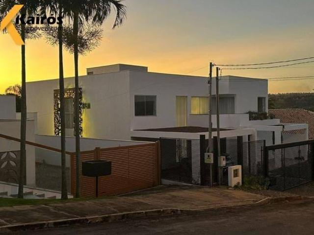 Casa nova, alto padrão, projeto contemporâneo, 5 suítes, 620 m². Inf.: 61 9.8300 2010