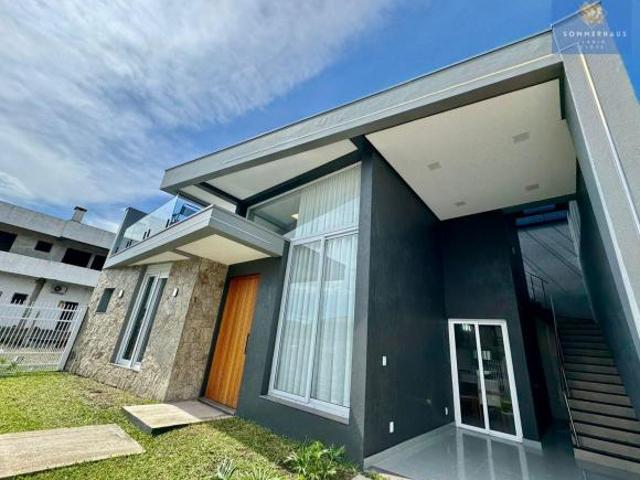 Casa nova de 3 dormitórios em Capão da Canoa
