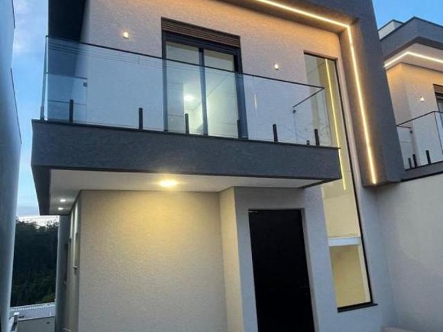 Casa nova de 181 m² com 3 suítes e piscina à venda em Cajamar no Portal dos Ipês