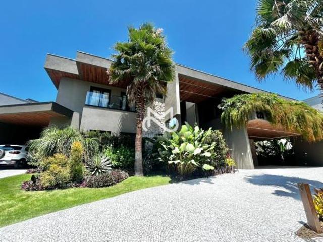 Casa Nova de Altíssimo Padrão – 855 m² de sofisticação, com 6 suítes, À Venda