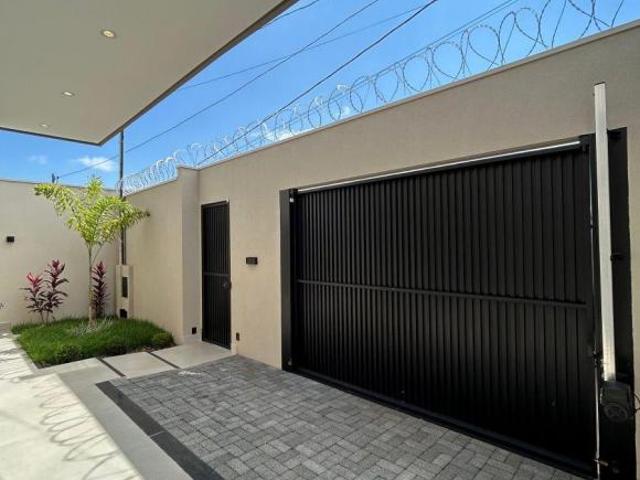 Casa Nova de Alto Padrão | 3 Suítes | Verde Umuarama | Ao lado do Granja Marileusa