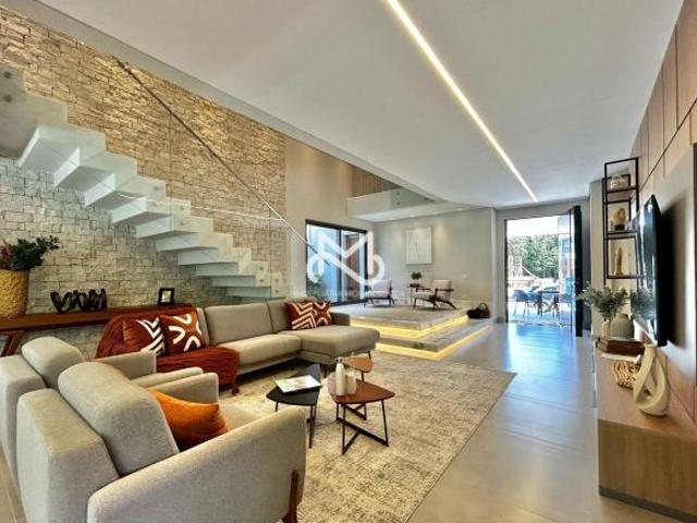 Casa Nova de Alto Padrão com 6 suítes À Venda