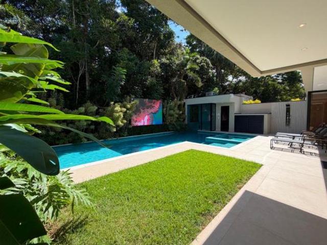 Casa Nova de Alto Padrão com 7 Suítes e Piscina Aquecida no Módulo 15 – Riviera de São Lourenço
