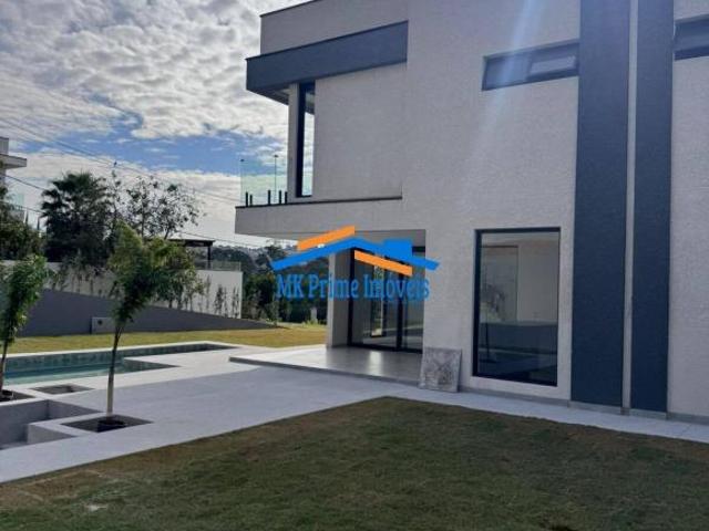 Casa Nova de Alto Padrão à Venda no Condomínio Reserva Santa Maria