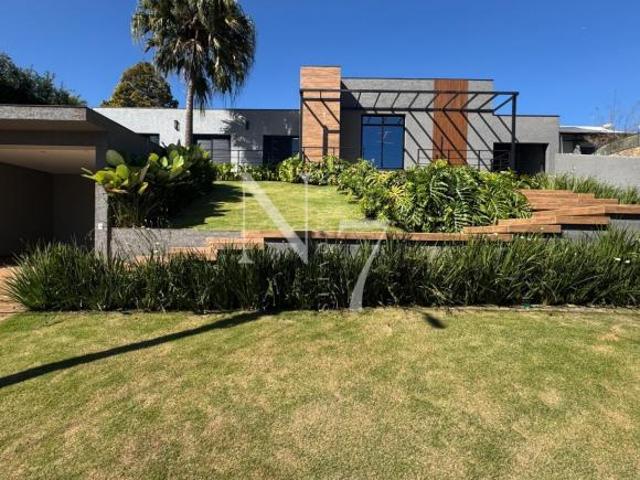 Casa Nova de Alto Padrão em Condomínio Flamboyant Atibaia