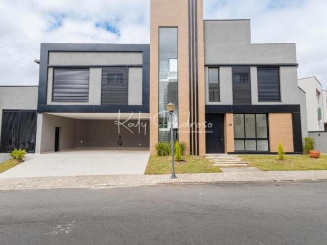 Casa nova de alto padrão em Condomínio Fechado– Vista privilegiada para o Parque Barigui