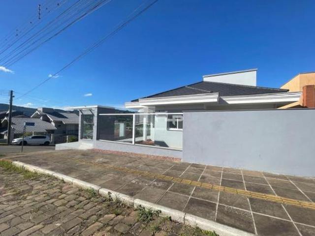 CASA NOVA DE ALTO PADRÃO NO LOT. COLINA