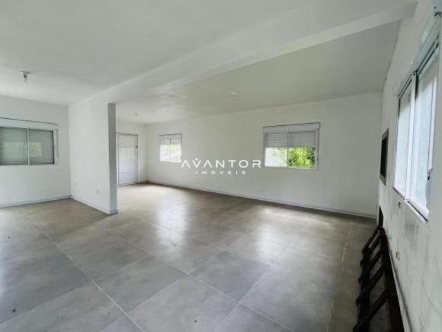 Casa nova de alvenaria com 2 dormitórios, sala e cozinha integradas com churras