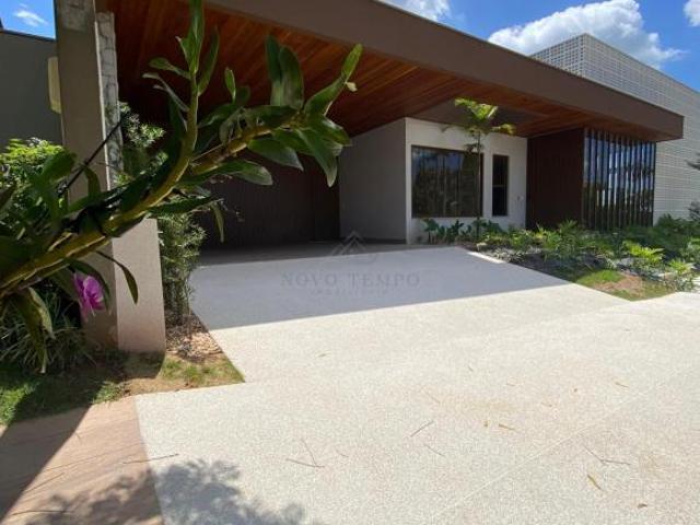 Casa nova de esquina à venda no Damha VI com piscina aquecida e energia solar