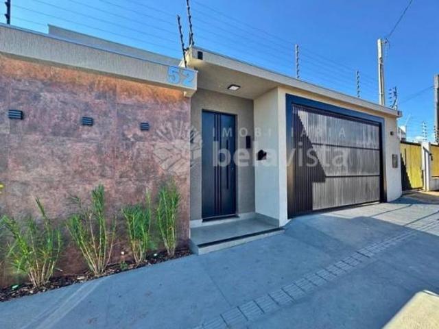 CASA NOVA DE ÓTIMO PADRÃO COM PISCINA À VENDA NO JD. MONACO II EM ARAPONGAS