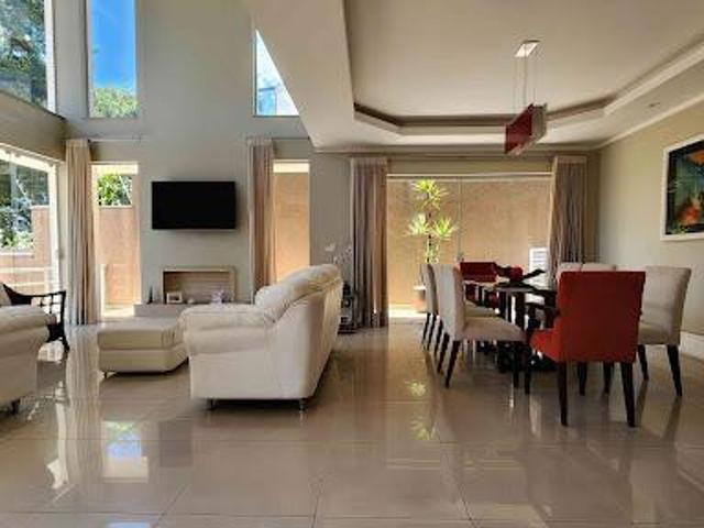 Casa Nova e Exclusiva de Altíssimo Padrão no Alto da Lapa – Pronta para Morar!