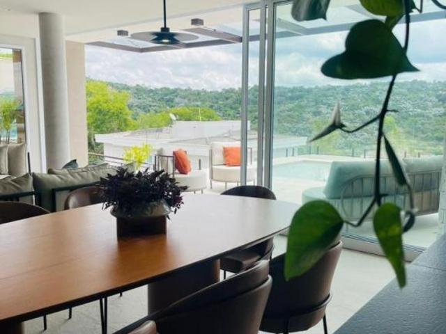 Casa nova e mobiliada para Venda em Santana de Parnaíba, Alphaville