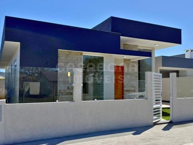 Casa nova e moderna a poucos metros da praia no Camboim – Arroio do Sal