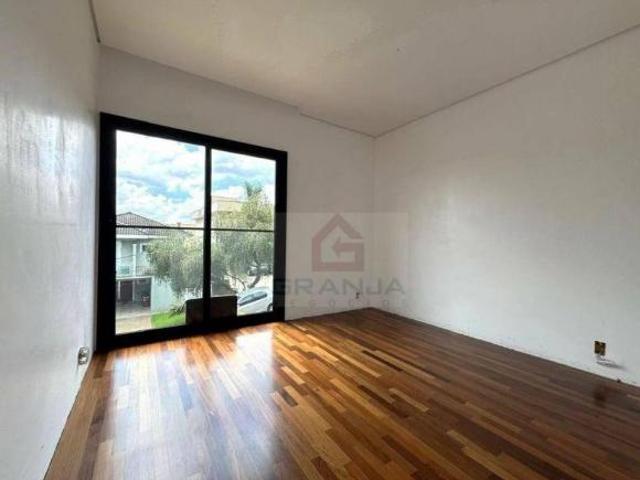Casa Nova e Moderna à Venda – 3 Suítes | 300m² | R$ 1.820.000 – Granja Viana, Cotia/SP