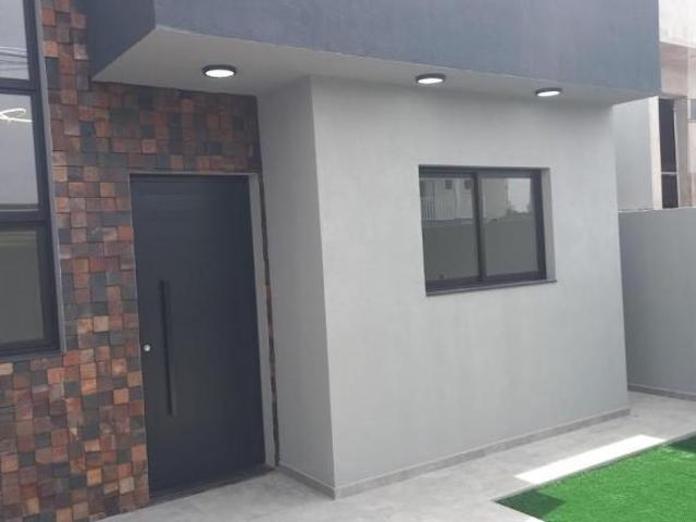 Casa Nova e Moderna á venda !