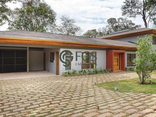 Casa nova e moderna com 5 suítes 1 master Condomínio Veleiros de Ibiúna SP