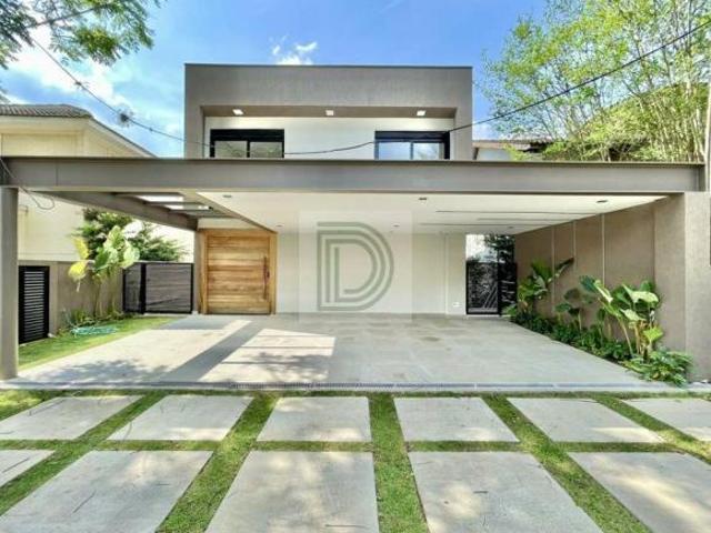 Casa Nova e Moderna com Vista para o Campo de Golfe no Condomínio São Paulo II! Alto Padrão