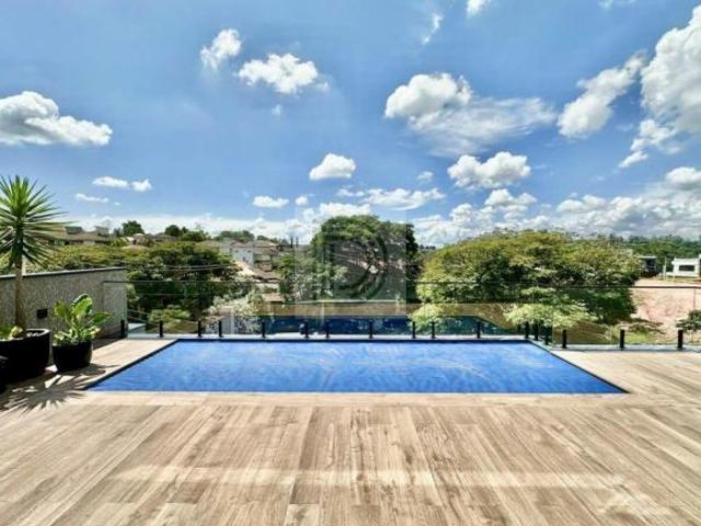 Casa Nova e Moderna com Elevador no Condomínio São Paulo II Sofisticação e Arquitetura