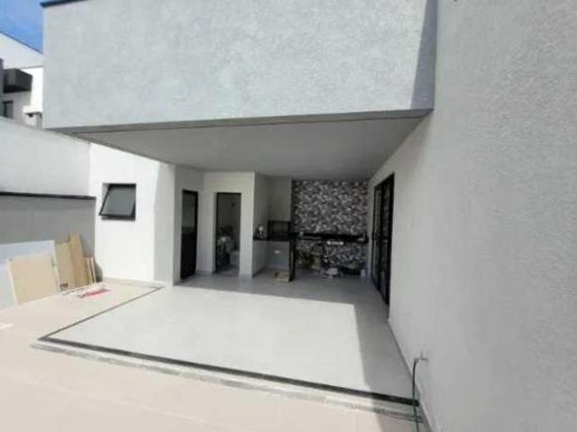 Casa Nova e Sofisticada em Condomínio Fechado – 3 Suítes + Escritório