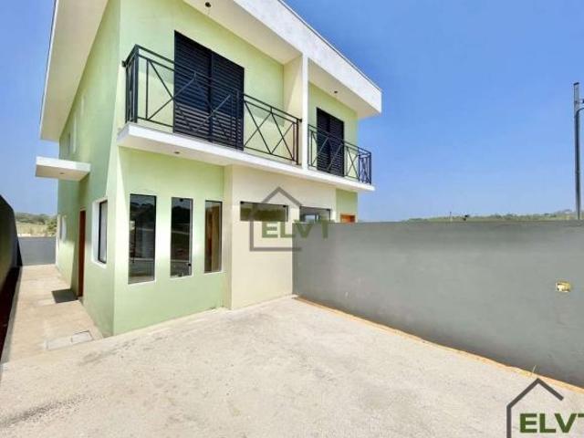 Casa Nova em Cotia | 3 Quartos, Quintal e 2 Vagas no Florada Raízes
