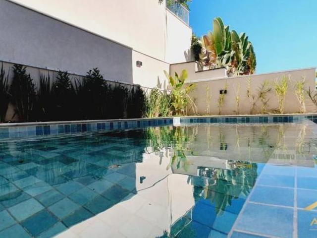 Casa Nova em Cond. com 4 Sts, 6 Wc, 4 Vagas, com 420m², Santana de P. SP