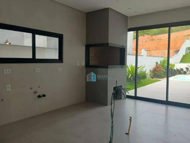 Casa Nova em Cond. Fechado, com 03 dormit. Sendo 02 suítes, à venda, 174 m², Sertão do Maruim S