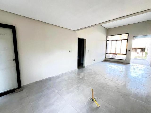 Casa nova em condomínio