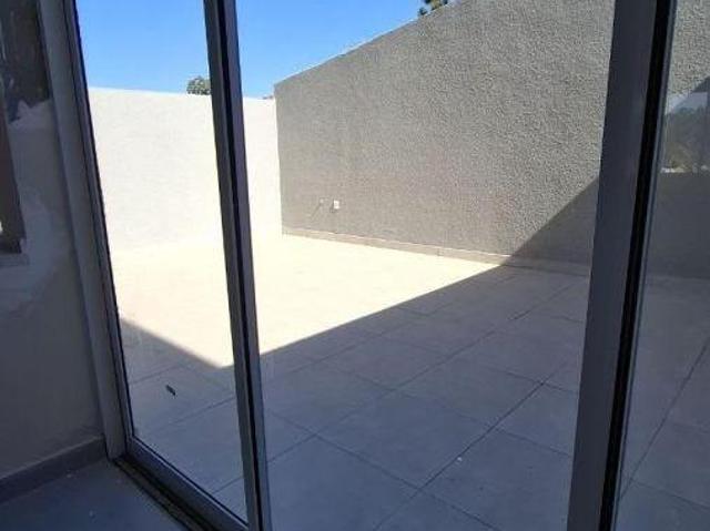 Casa Nova em Condomínio: Venda ou Locação na Zona Sul