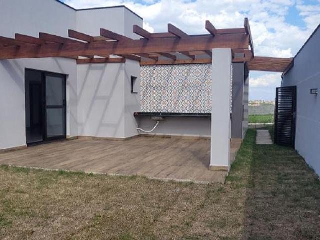 Casa Nova em Condominio com 3 suítes em Sao Pedro