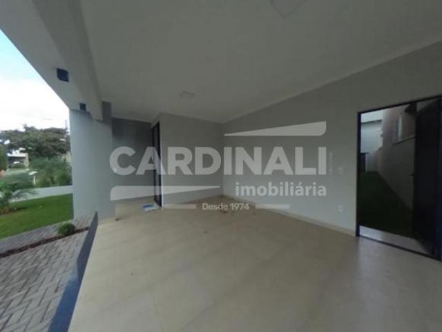 Casa nova em condomínio, com área de lazer completo, 03 suítes