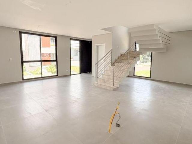 Casa Nova em Condomínio Clube | 241 m² Privativos | 3 Suítes | Terraço com Jacuzzi | 4 Vagas | Esqui